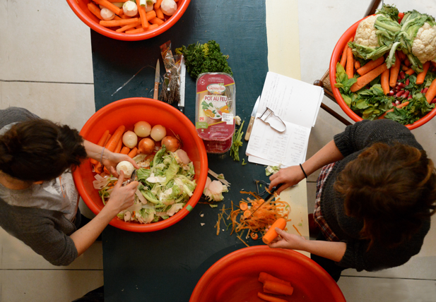 Fighting food waste with dumpster dinners | Discover Society